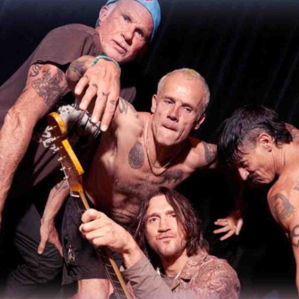 Red Hot Chili Peppers – OFFSTAGE
